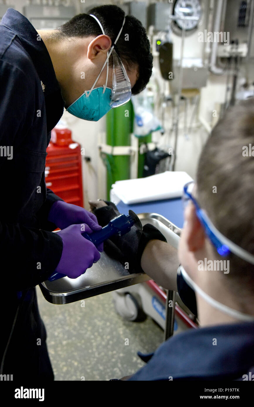 161004-N-HQ940-048 ATLANTIC OCEAN. (Oct. 4, 2016) – Petty Officer 3rd ...