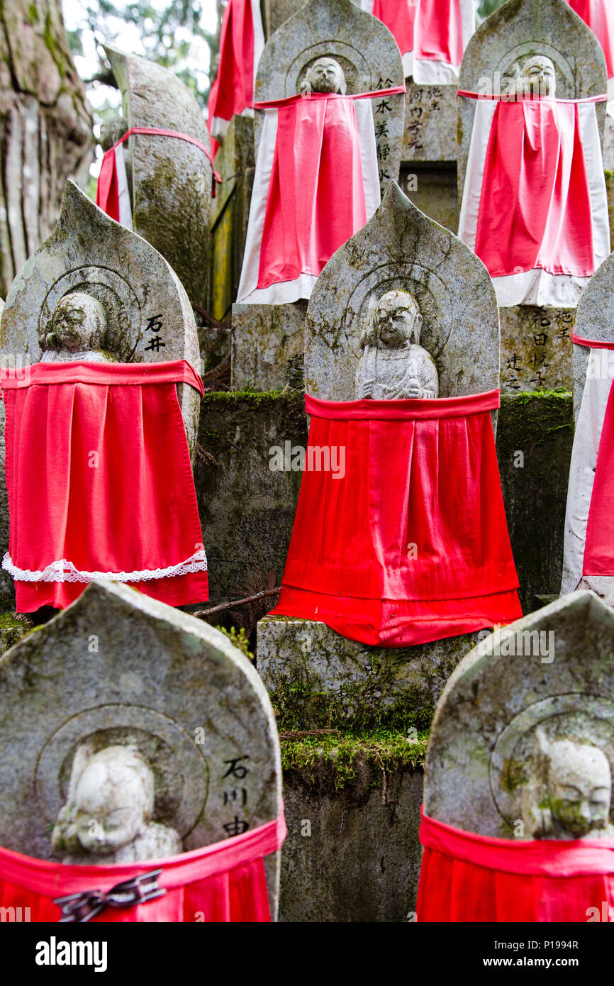 Koyasan cemetery hi-res stock photography and images - Alamy
