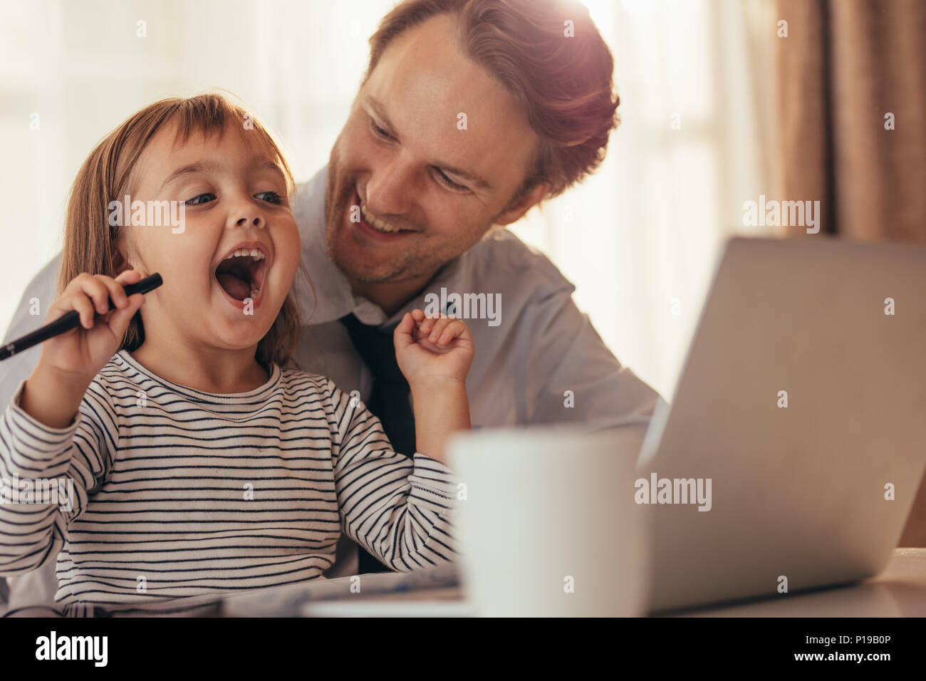 Girl child at computer family hi-res stock photography and images - Alamy