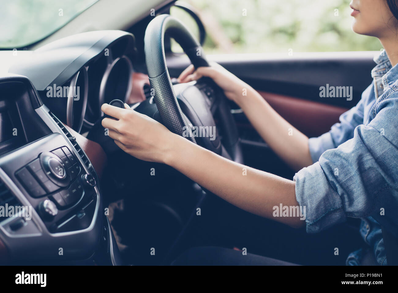 Left hand indicator hi-res stock photography and images - Alamy