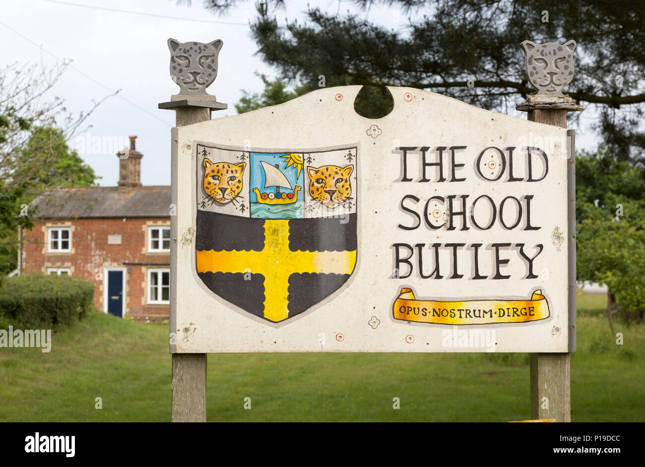 School motto uk hi-res stock photography and images - Alamy
