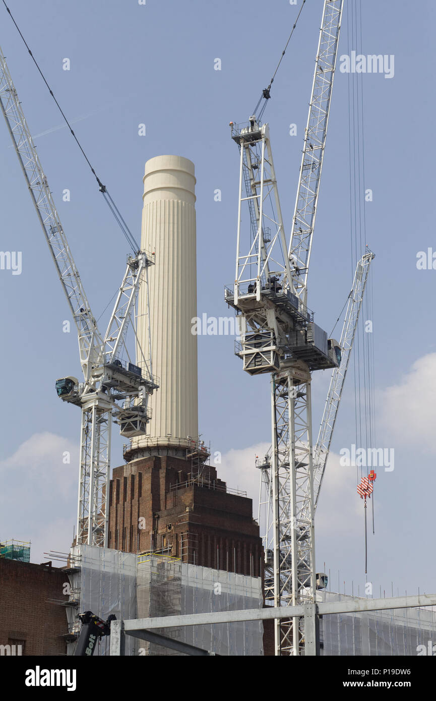 Battersea power station historical hi-res stock photography and images ...