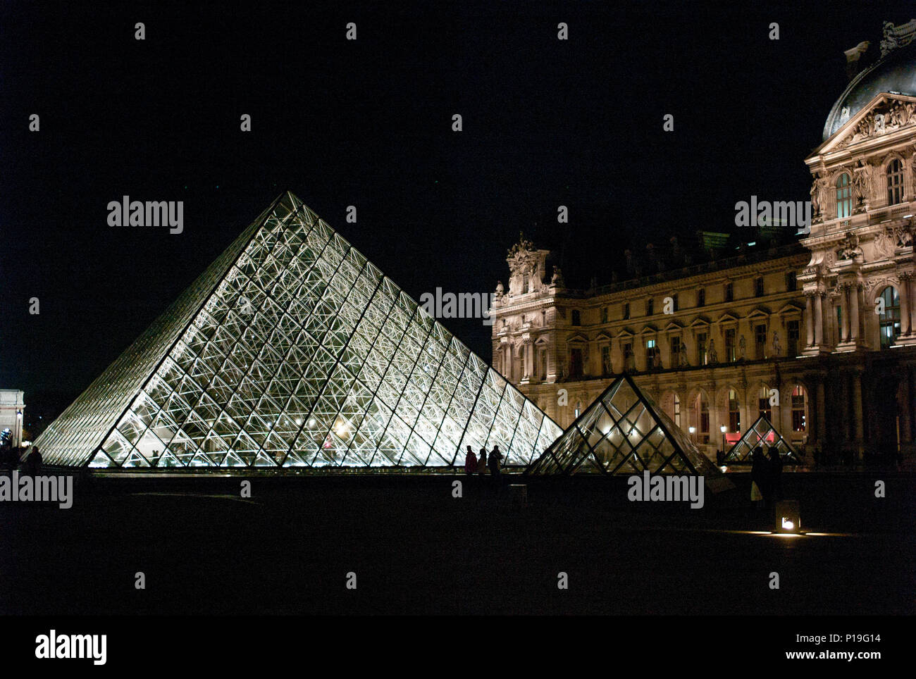 Louvre pyramid shot at night time Stock Photo - Alamy