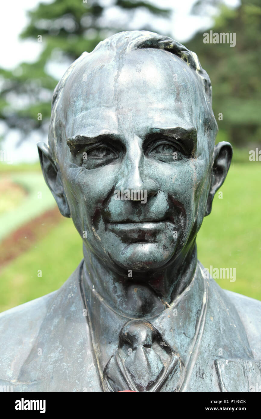 Admiral Sir William Tennant statue in Upton on Severn, Worcestershire ...