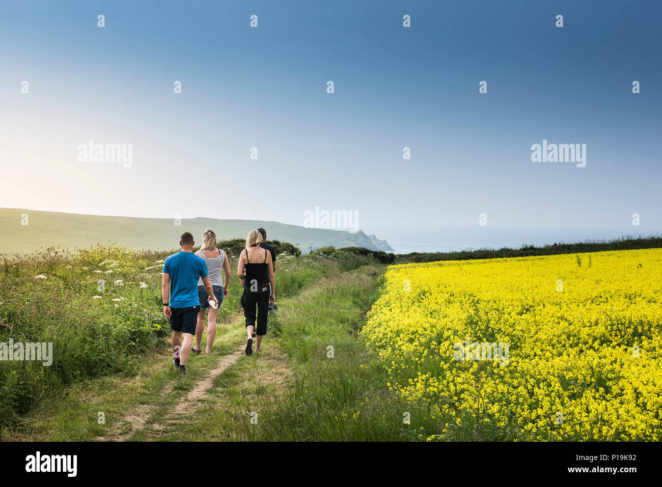 Group of people walking countryside hi-res stock photography and images ...