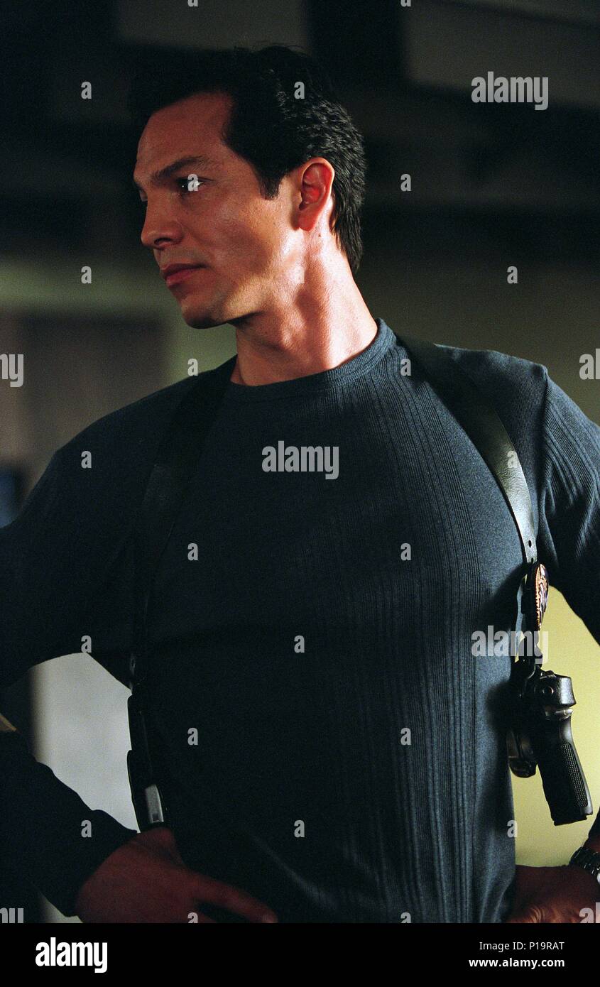 Benjamin bratt catwoman 2004 hi-res stock photography and images - Alamy