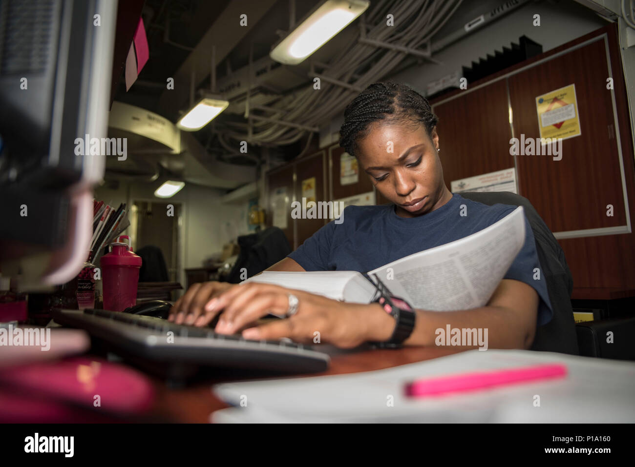 Uniform matters office hi-res stock photography and images - Alamy