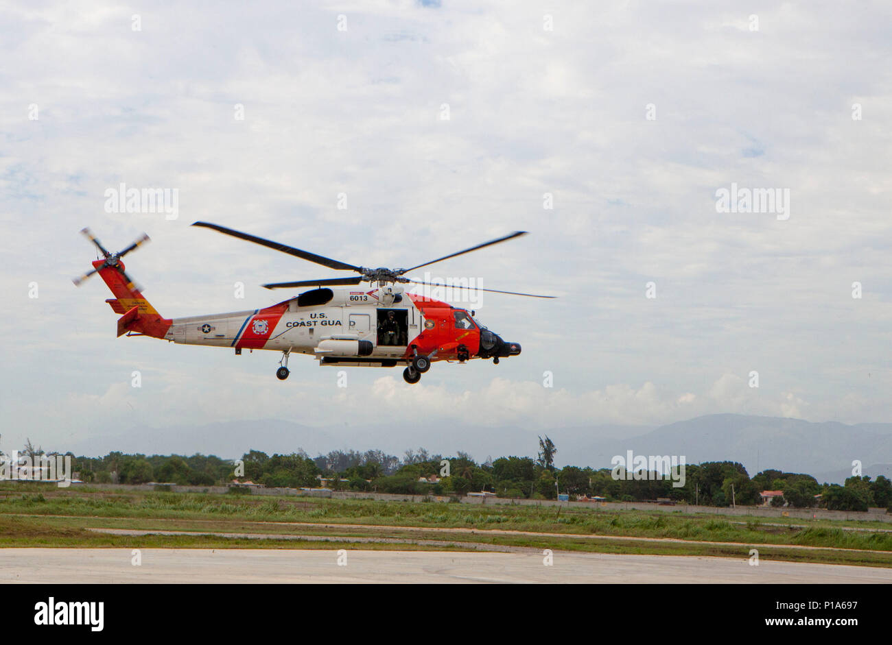 Sikorsky mh 60t jayhawk hi-res stock photography and images - Alamy