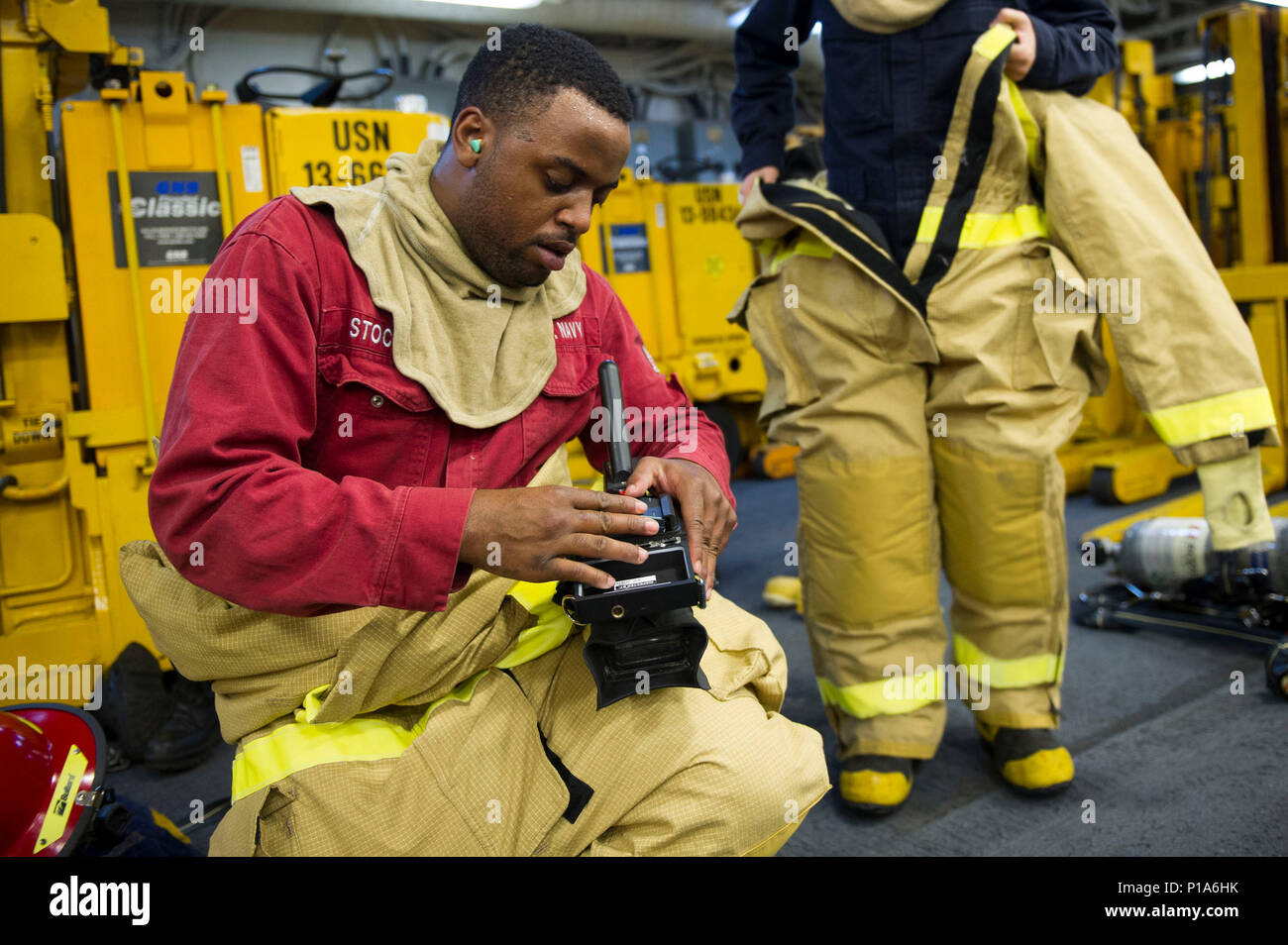 161005-N-FO981-019 PACIFIC OCEAN (Oct. 5, 2016) – Petty Officer 3rd ...