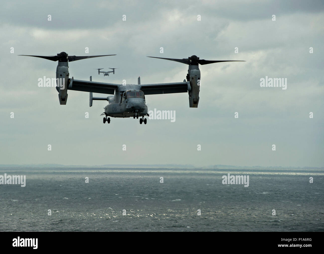 161004-N-VH385-040 ATLANTIC OCEAN (Oct. 4, 2016) An MV-22B Osprey ...