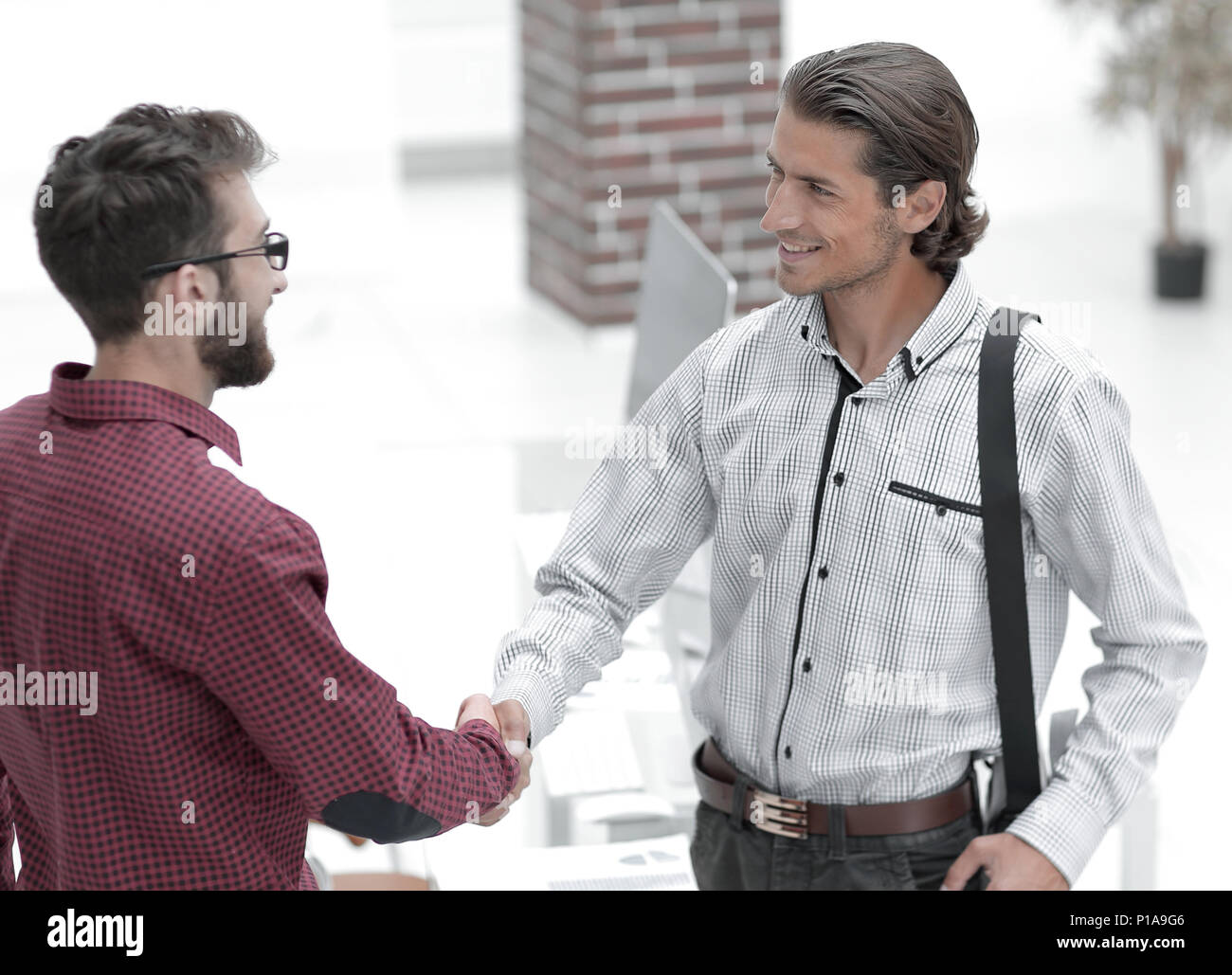 handshake members of the business team at the meeting Stock Photo - Alamy