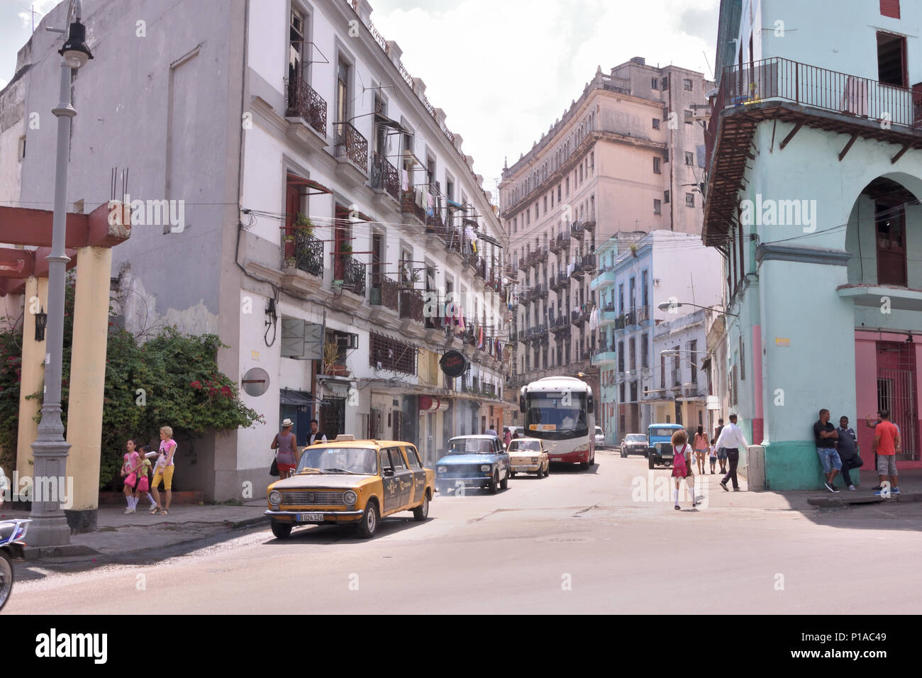 Havana Cuba traffic Stock Photo - Alamy