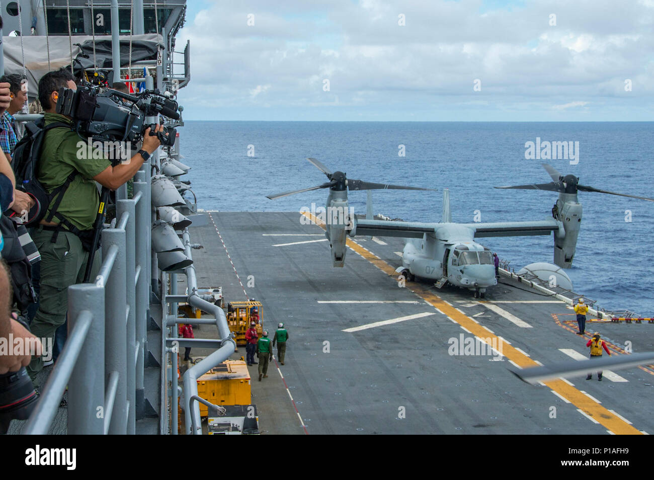 161006-N-TH560-309 SOUTH CHINA SEA (Oct. 6, 2016) Members of ...