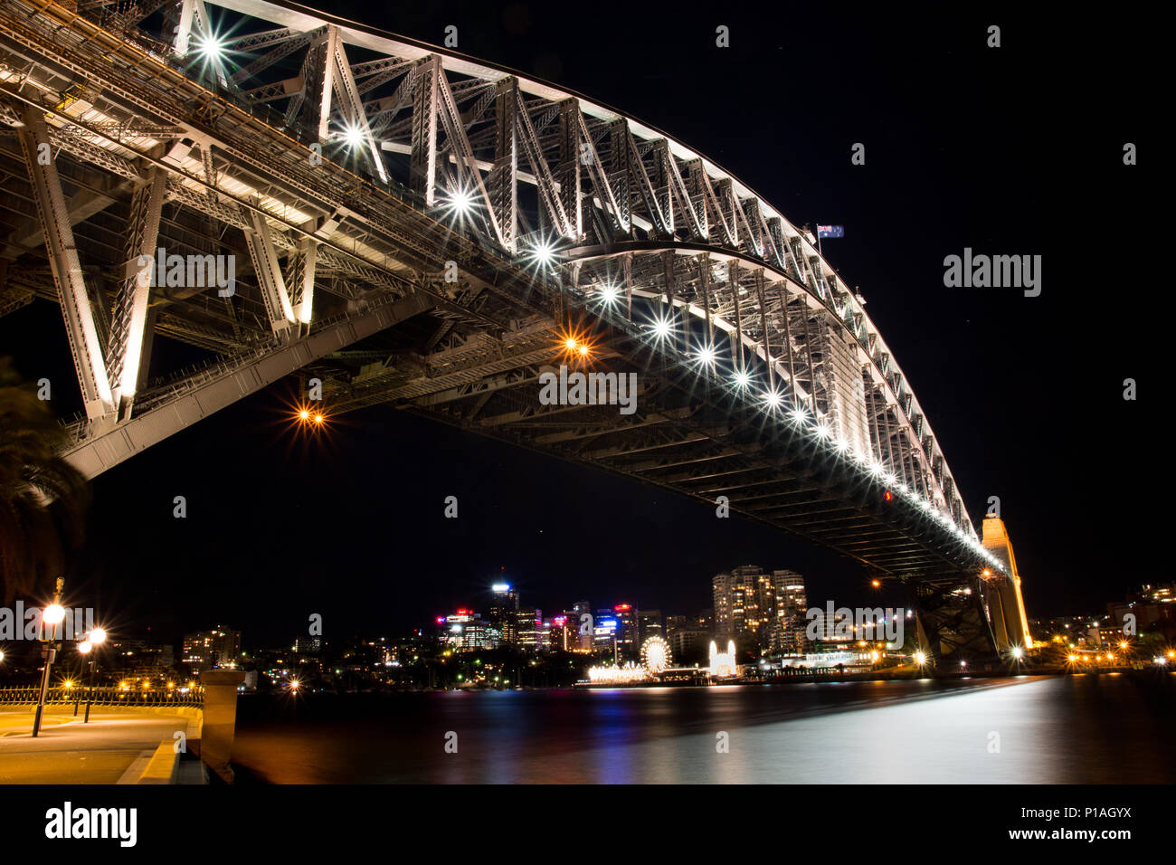 Countdown fireworks sydney harbour bridge hi-res stock photography and ...