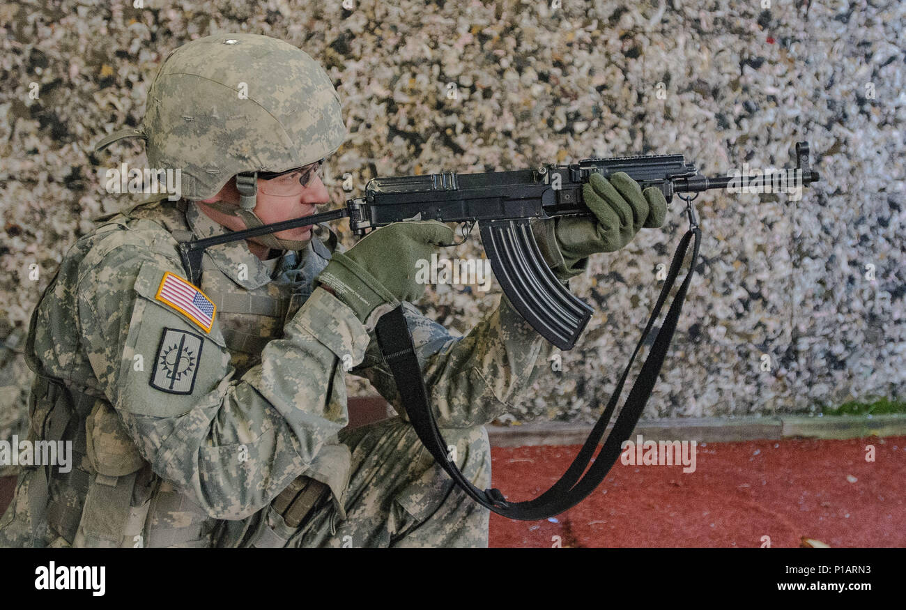 An Indiana National Guard Military Police Soldier practices shooting ...
