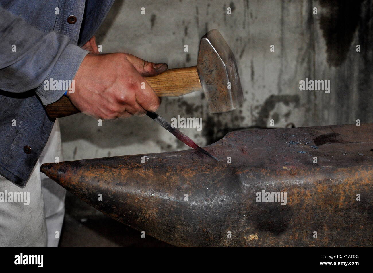 Blacksmith forge iron in fire hi-res stock photography and images - Alamy