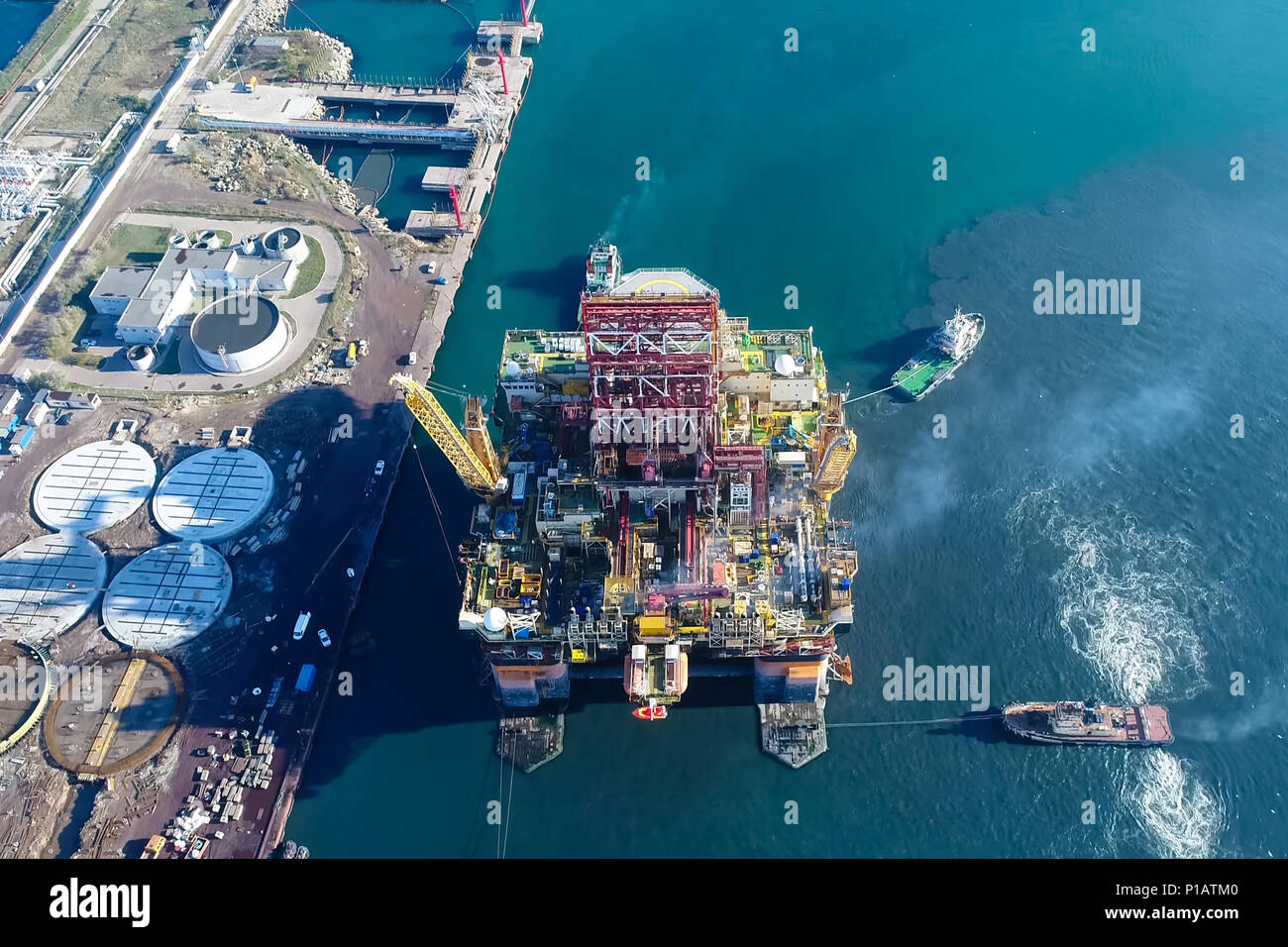 Towing platform hi-res stock photography and images - Alamy