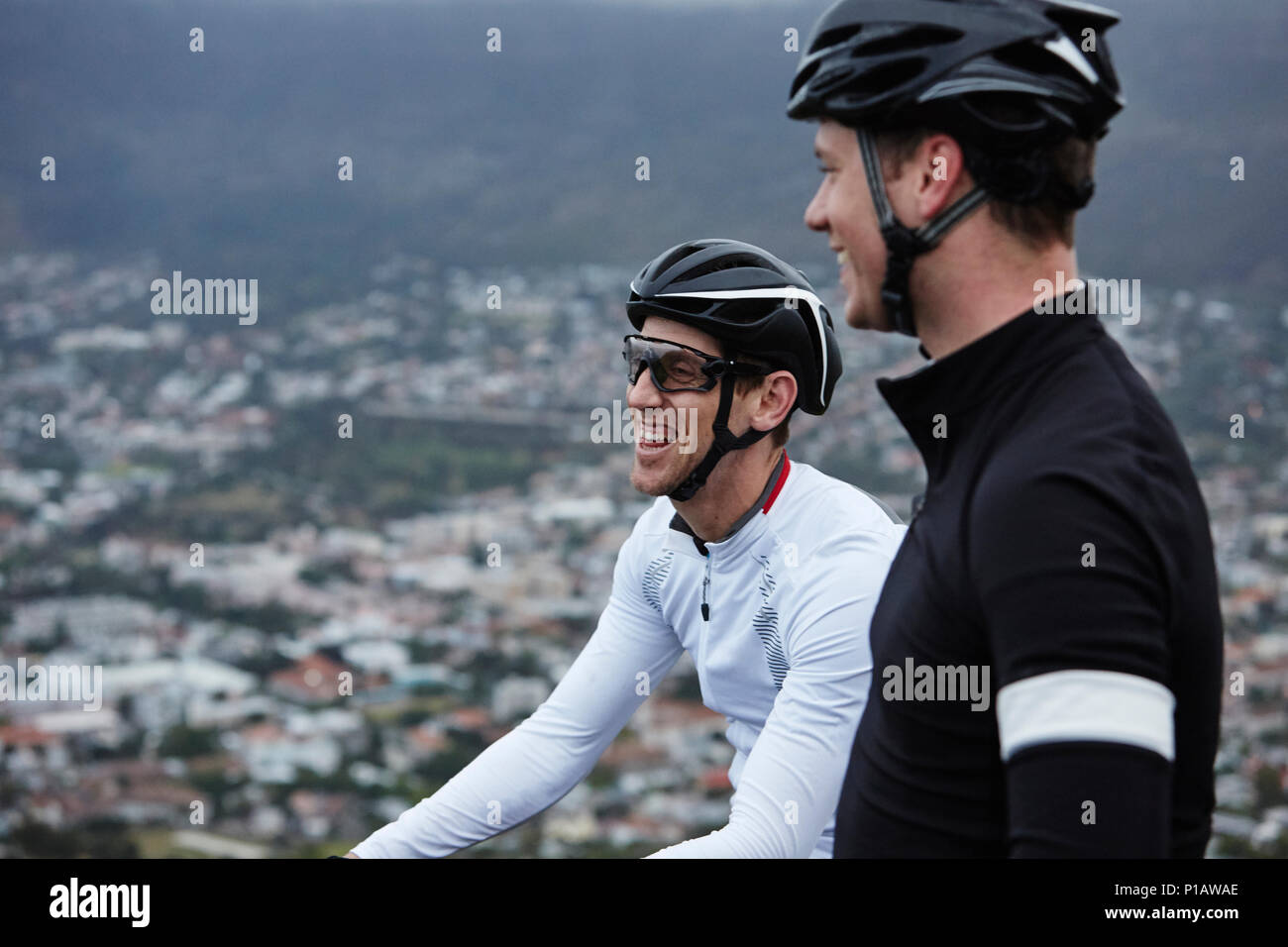 Cyclists resting and talking hi-res stock photography and images - Alamy