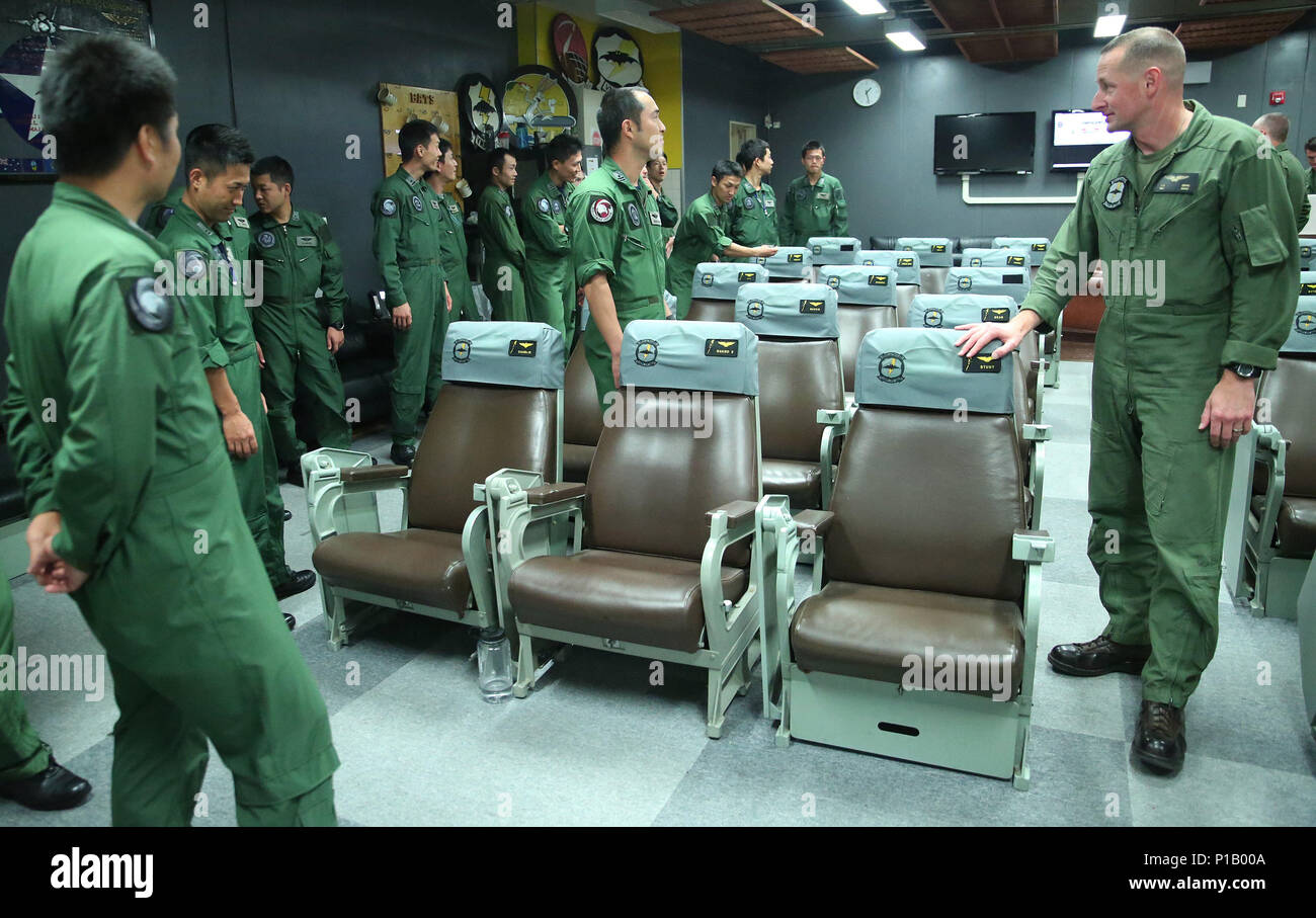 Pilots ready room hi-res stock photography and images - Alamy