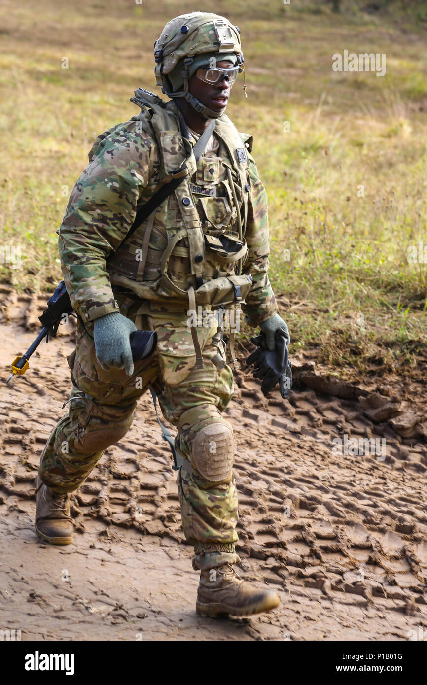 A U.S. Soldier of Field Artillery Squadron, 2nd Cavalry Regiment ...