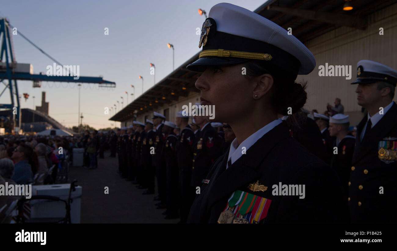 161015-N-HV059-064 BALTIMORE, Md. (Oct. 15, 2016) Lt. Cmdr. Angela ...