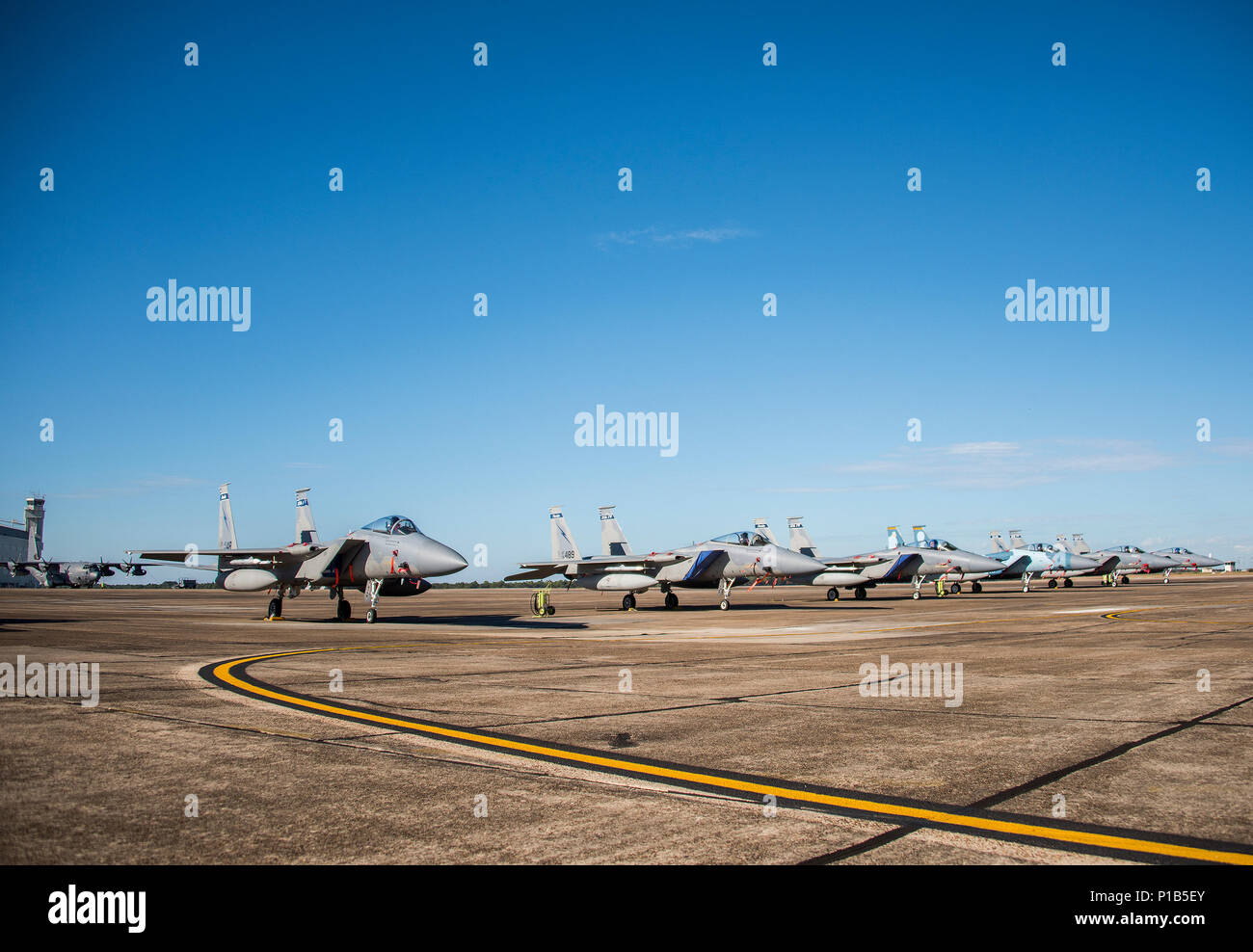 Row 125th fighter wing f 15 hi-res stock photography and images - Alamy