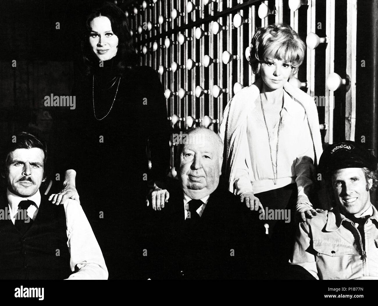 Bruce dern family plot 1976 hi-res stock photography and images - Alamy