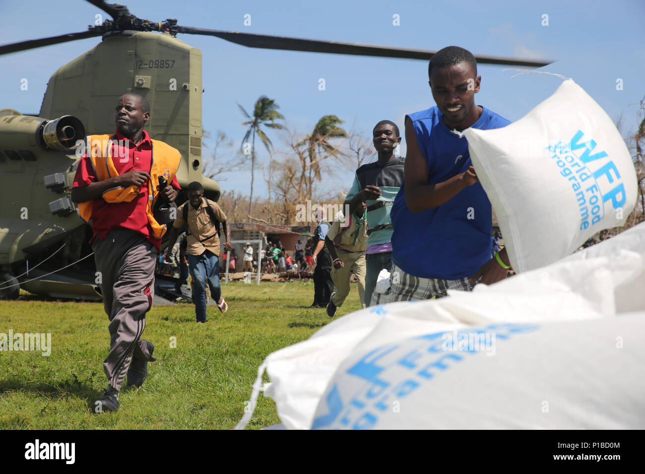 Food emergency air drop hi-res stock photography and images - Alamy