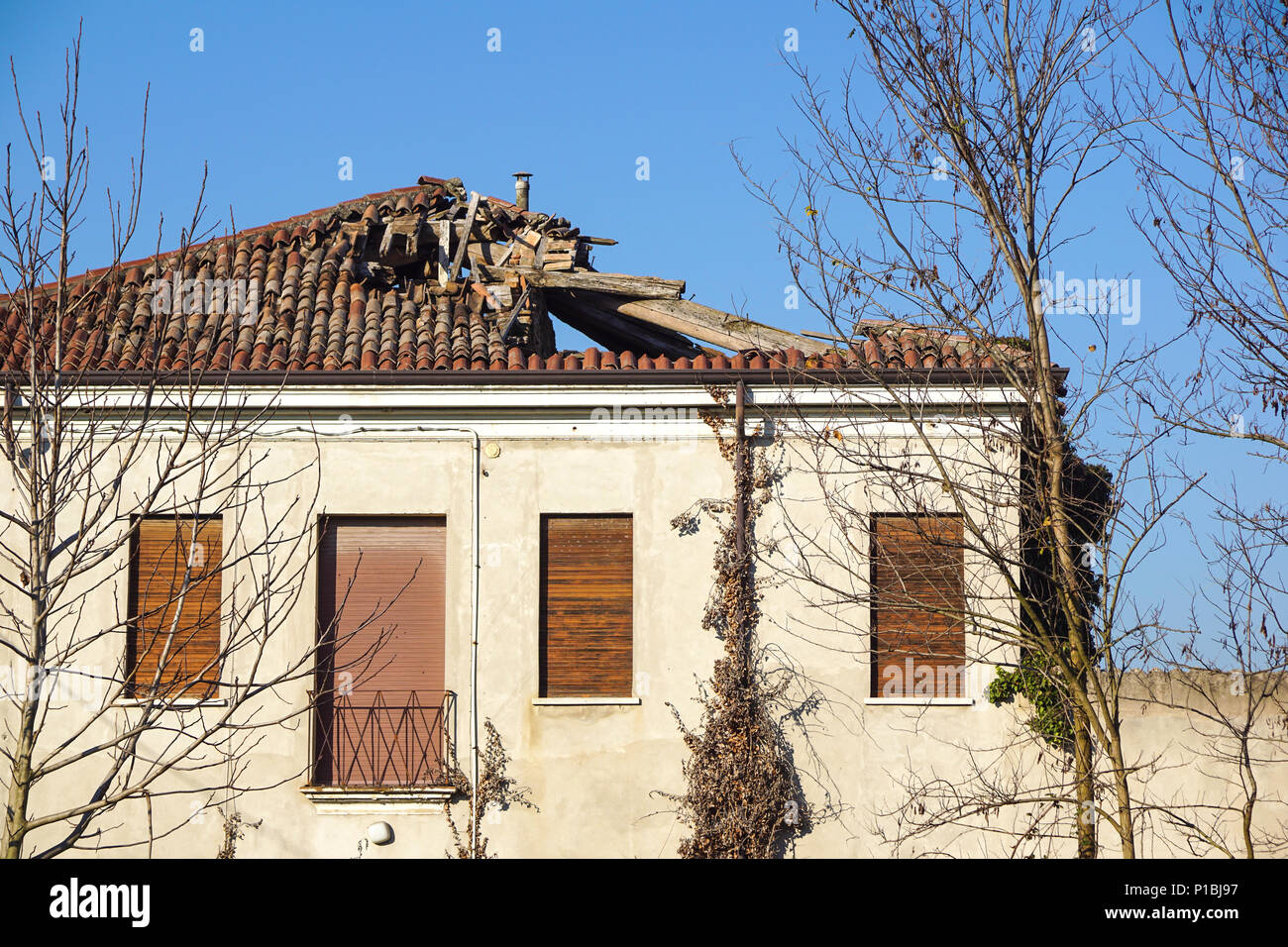 Damaged roof structure hi-res stock photography and images - Alamy