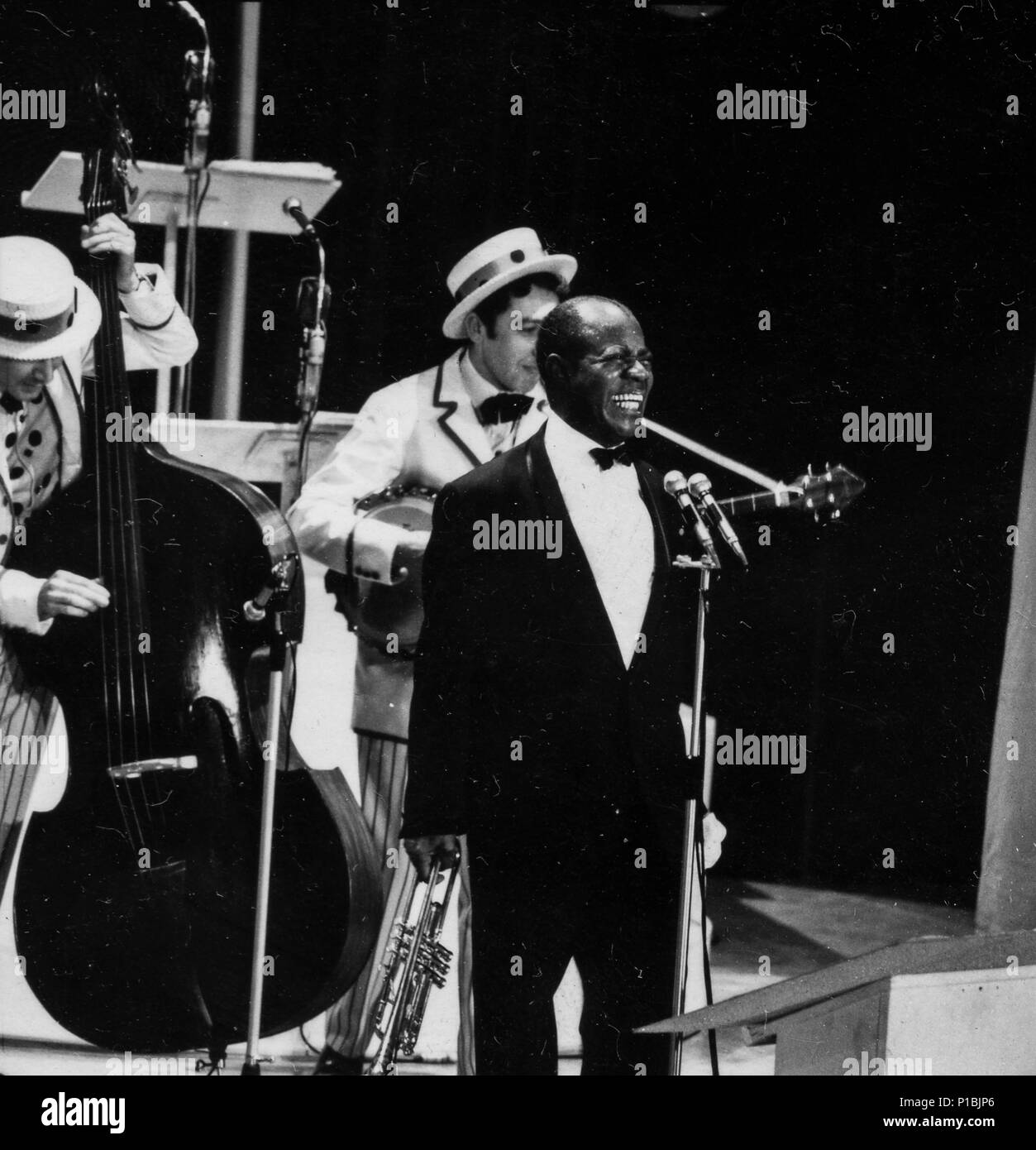 Louis armstrong satchmo trumpet hi-res stock photography and images - Alamy