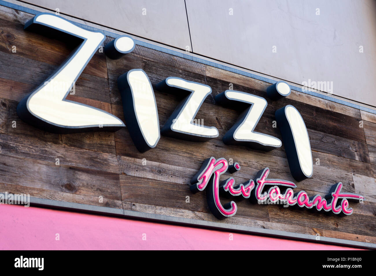 Italian restaurant sign hi-res stock photography and images - Alamy