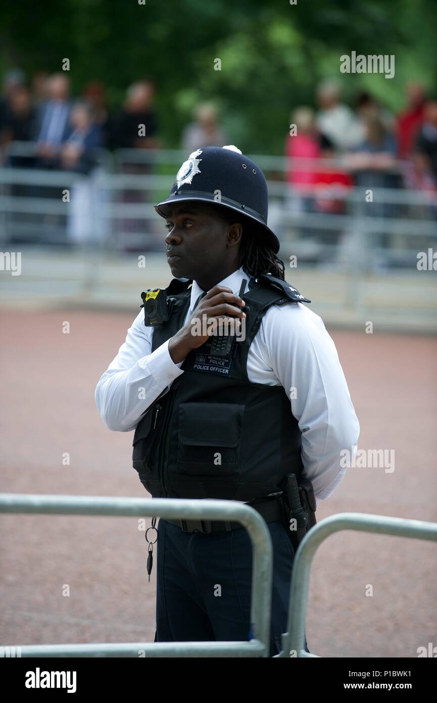 Police officers in dress uniforms hi-res stock photography and images ...
