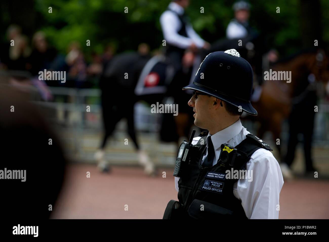 Police officers in dress uniforms hi-res stock photography and images ...