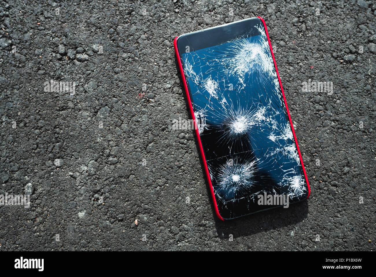 Smartphone with broken screen Stock Photo - Alamy