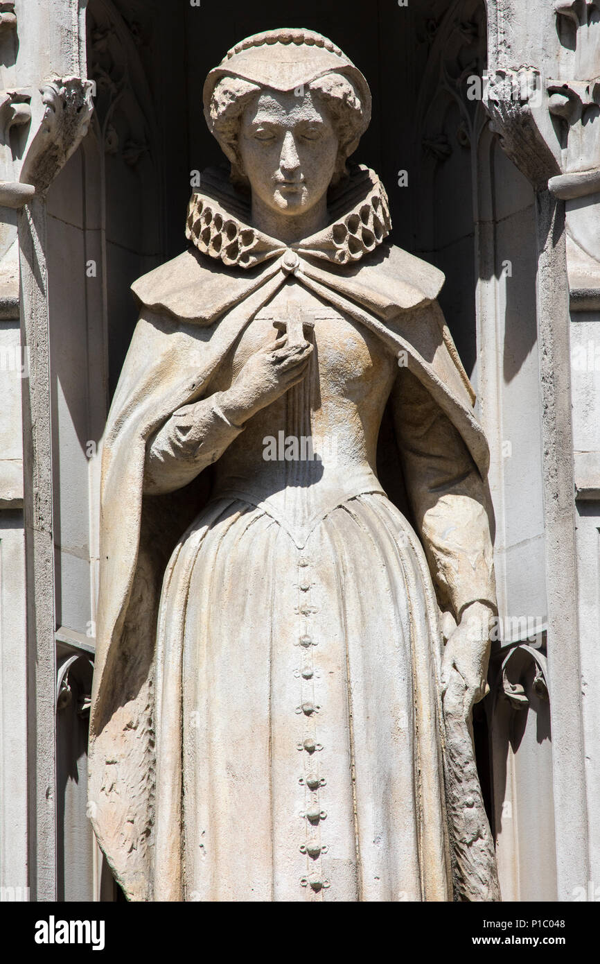 Statue of Mary Queen of Scots on the facade of a building on Fleet ...