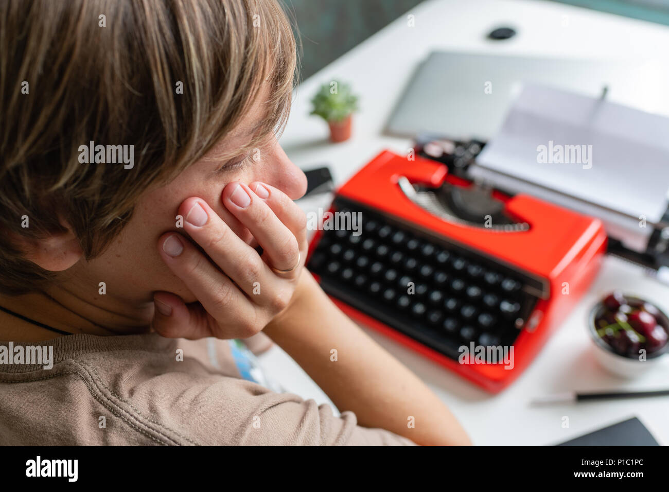 Person using typewriter hi-res stock photography and images - Alamy