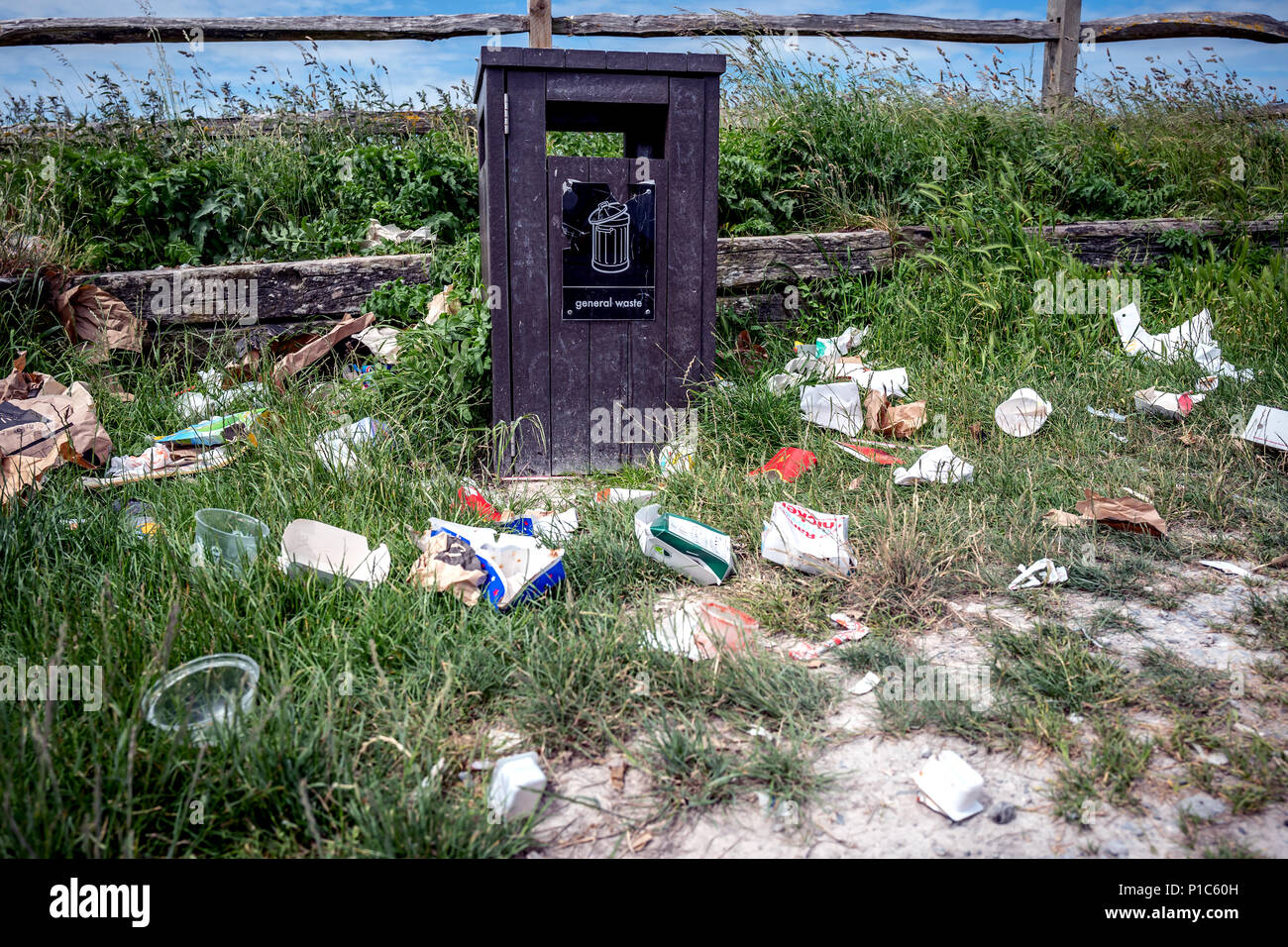 Rubbish strewn hi-res stock photography and images - Alamy