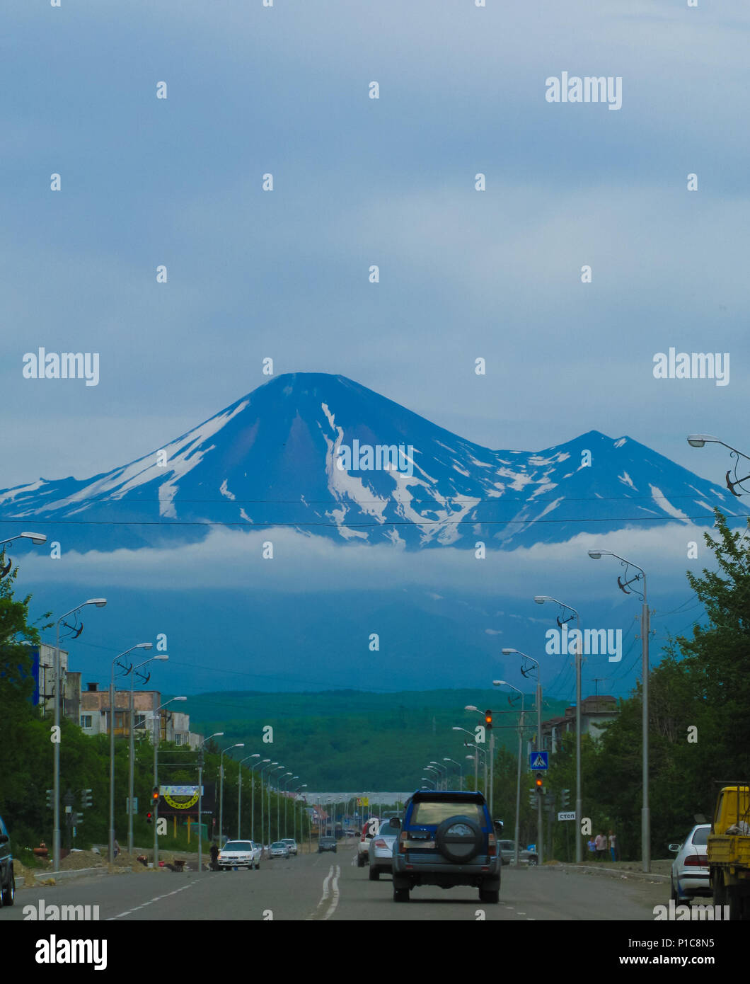Petropavlovsk kamchatsky and volcano hi-res stock photography and ...