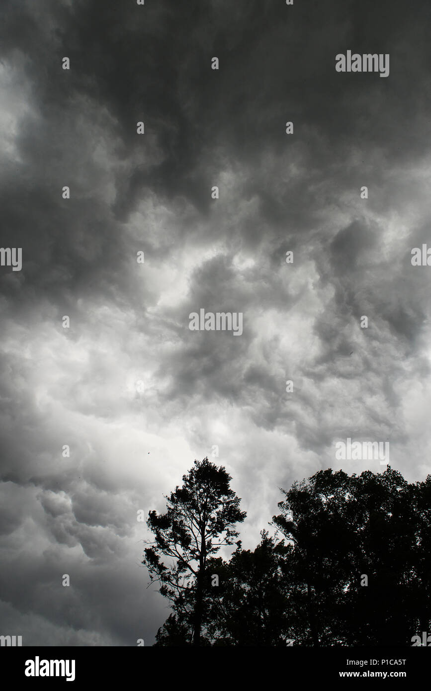 Sky dark storm raging hi-res stock photography and images - Alamy