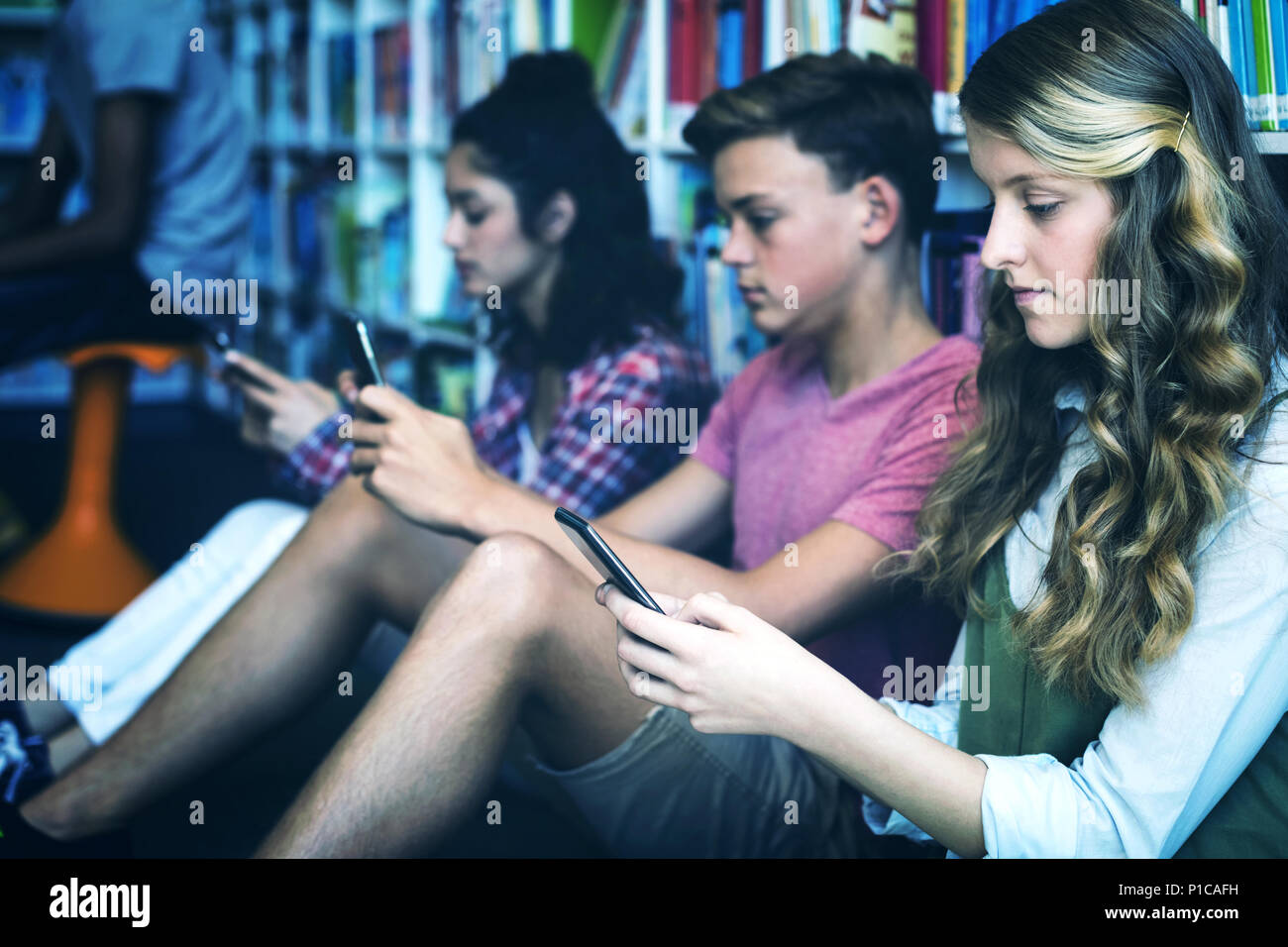 Secondary student smartphone hi-res stock photography and images - Alamy