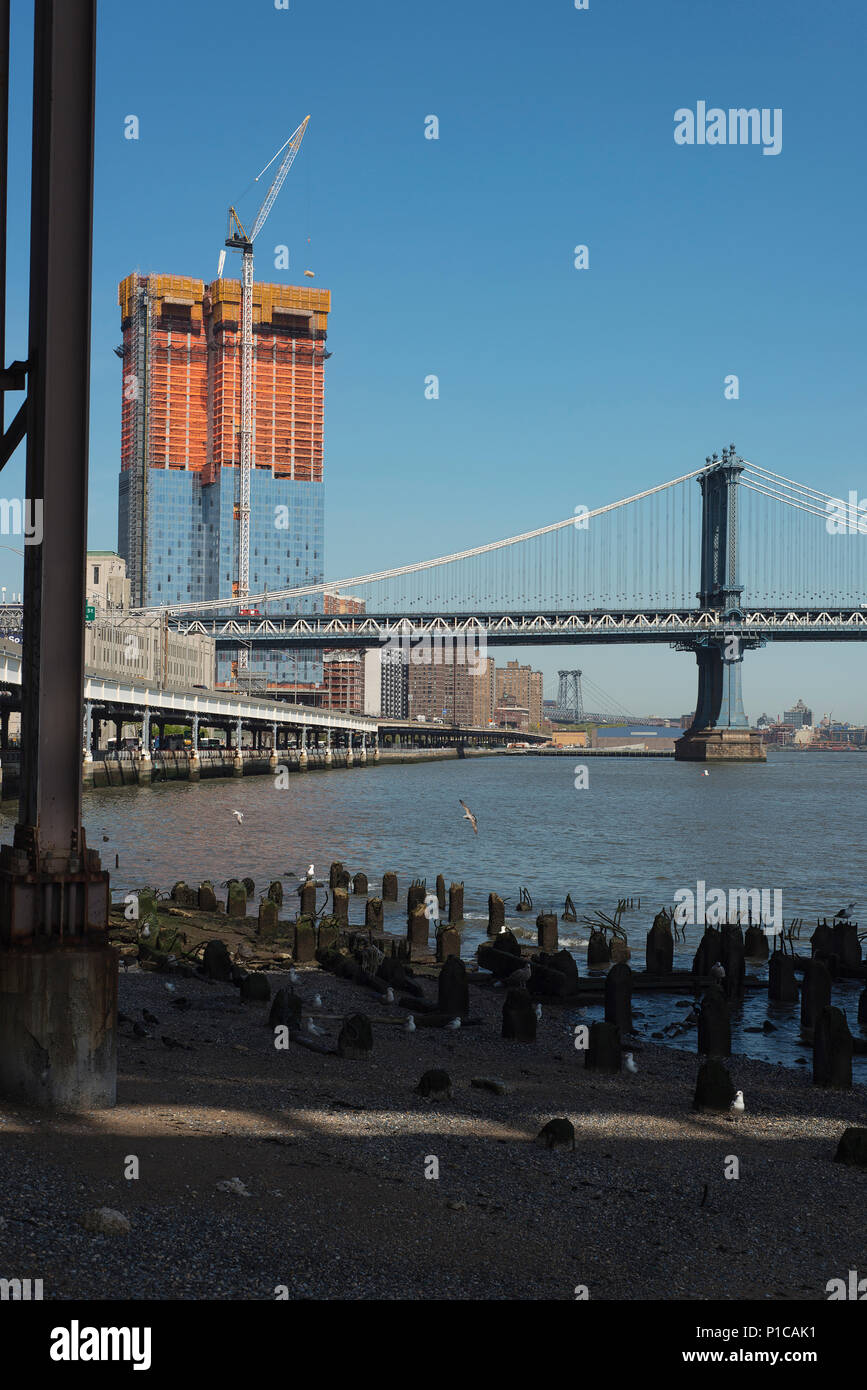 Looking at new construction on the New York City East River waterfront ...