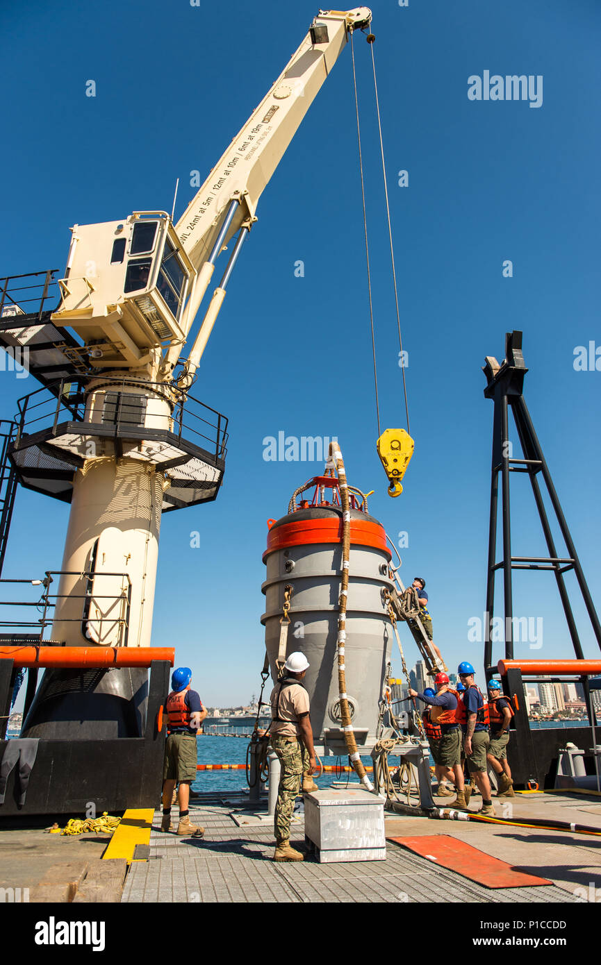 161015-N-KT595-056 SAN DIEGO (Oct. 15, 2016) Sailors assigned to ...
