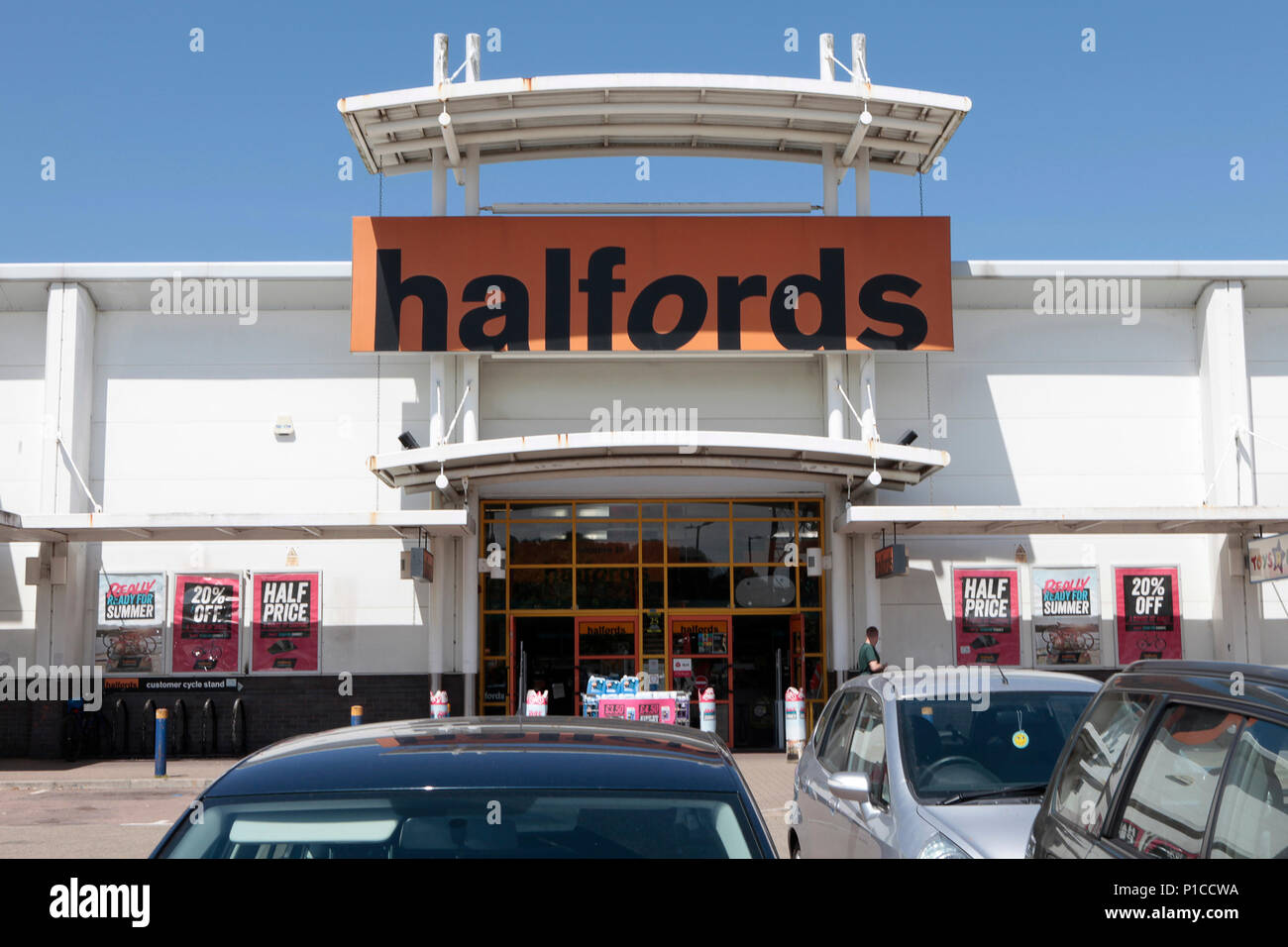 Halfords store front hi-res stock photography and images - Alamy