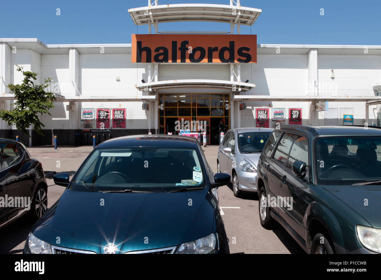 Halfords store front hi-res stock photography and images - Alamy