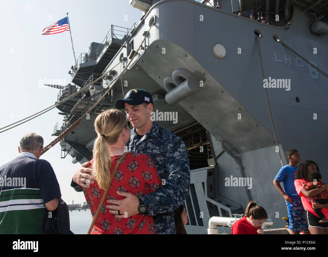 161014-N-NR851-017 SAN DIEGO (Oct. 14, 2016) Petty Officer 2nd Class ...