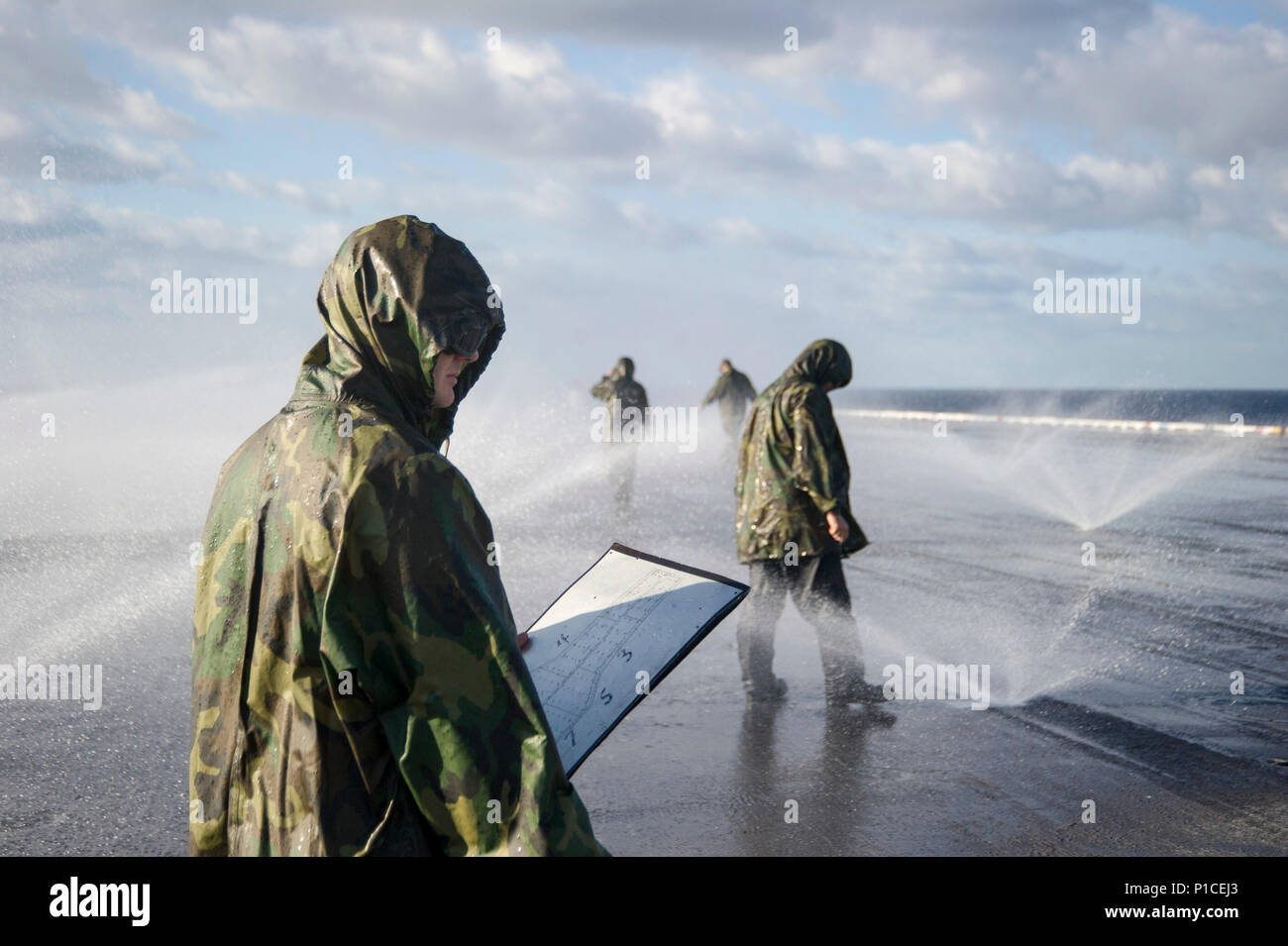 161014-N-EH855-045 ATLANTIC OCEAN (Oct. 14, 2016) Petty Officer 3rd ...