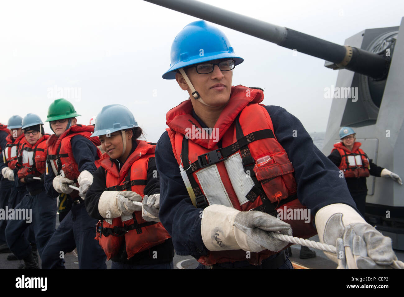Usns invincible hi-res stock photography and images - Alamy