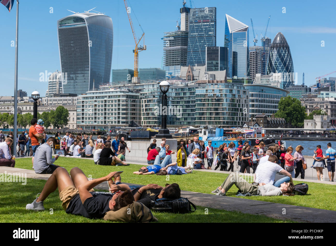 London, UK. 11th June, 2018. UK Weather. The temperature reaches 24 ...