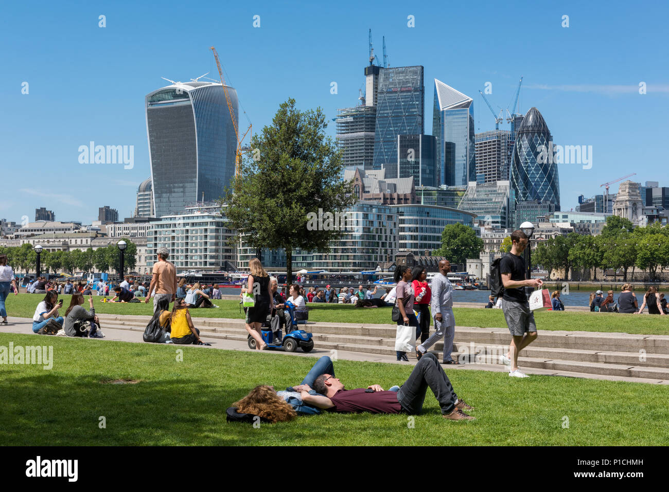 London, UK. 11th June, 2018. UK Weather. The temperature reaches 24 ...