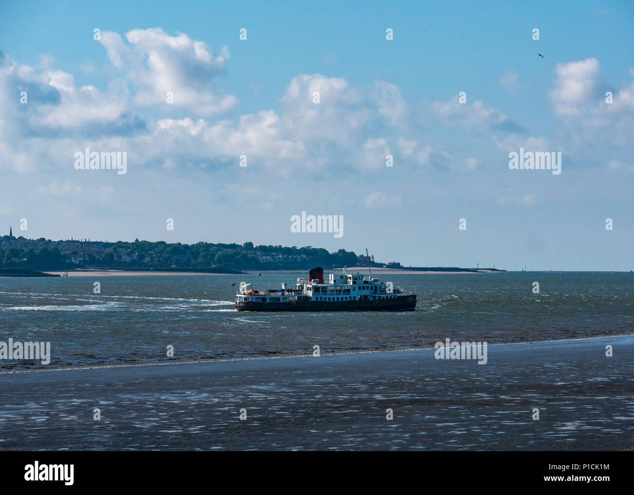 River mersey tide hi-res stock photography and images - Alamy